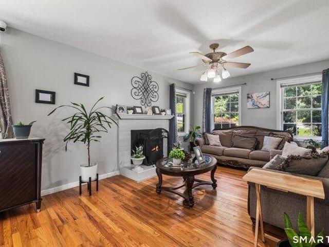 house with 4 bedroom, Meriden CT ES104443655
