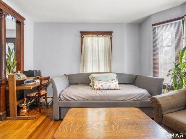house with 4 bedroom, Meriden CT ES104850837