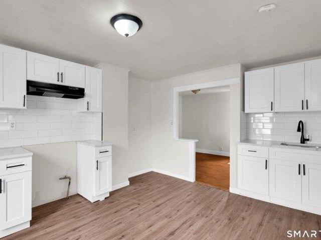 house with 4 bedroom, Meriden CT ES103069996