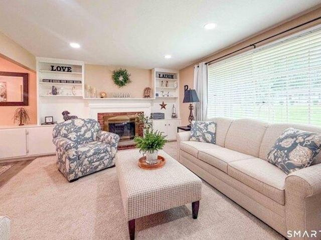 house with 4 bedroom, Meriden CT ES103100476