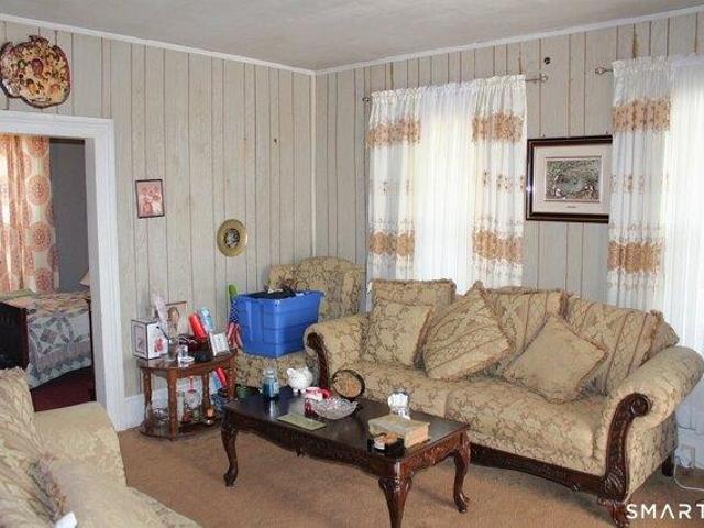 house with 4 bedroom, Meriden CT ES103163393