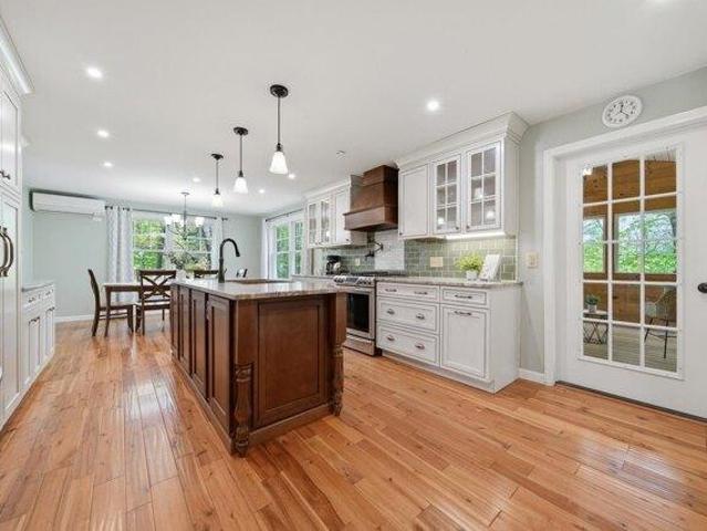 house with 4 bedroom, Merrimack NH DS102583494
