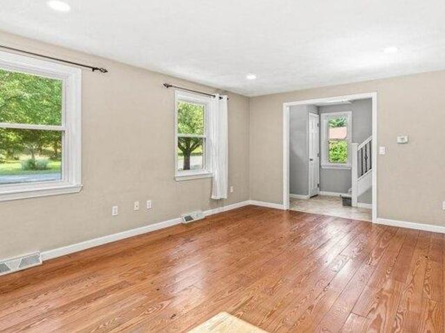 house with 4 bedroom, Merrimack NH ES105093489
