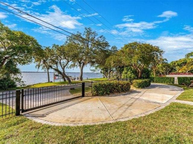 house with 4 bedroom, Merritt Island FL DLS89379660