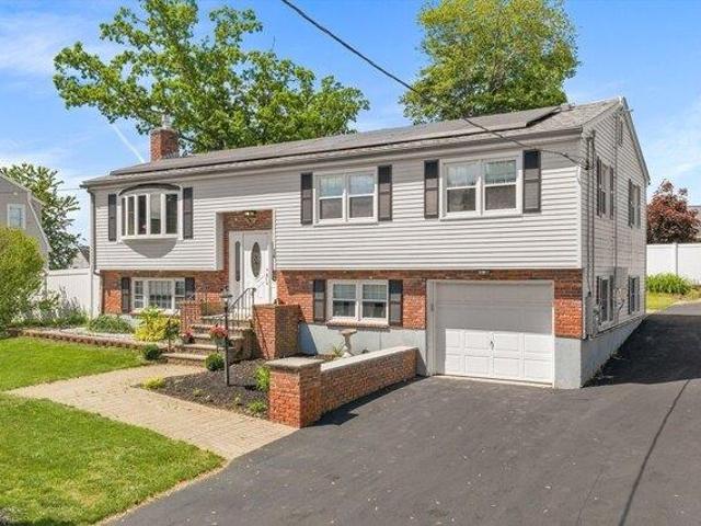 house with 4 bedroom, Methuen MA DS104151542