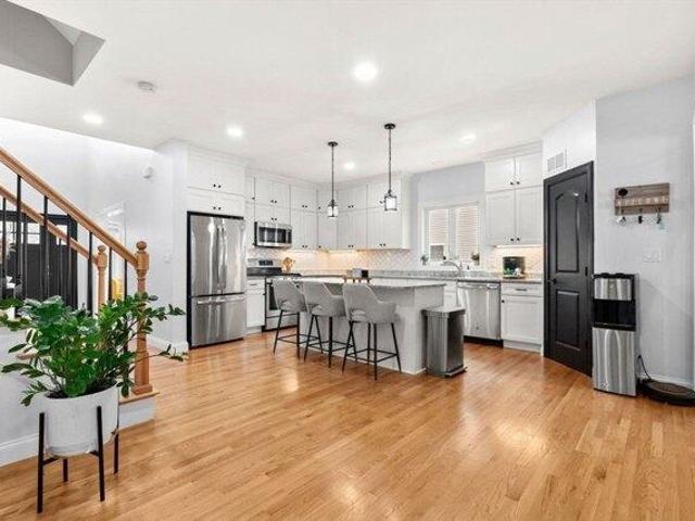 house with 4 bedroom, Methuen MA ES104853526