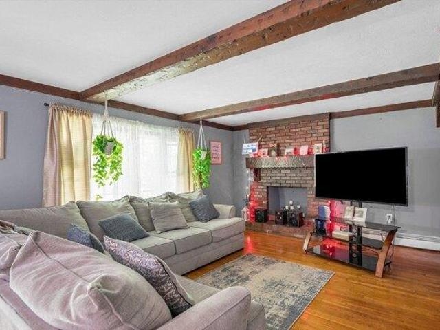 house with 4 bedroom, Methuen MA ES105122521