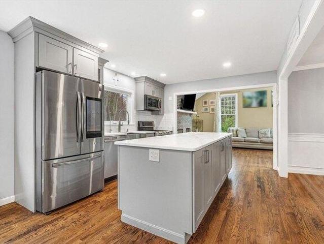 house with 4 bedroom, Methuen MA ES102922231