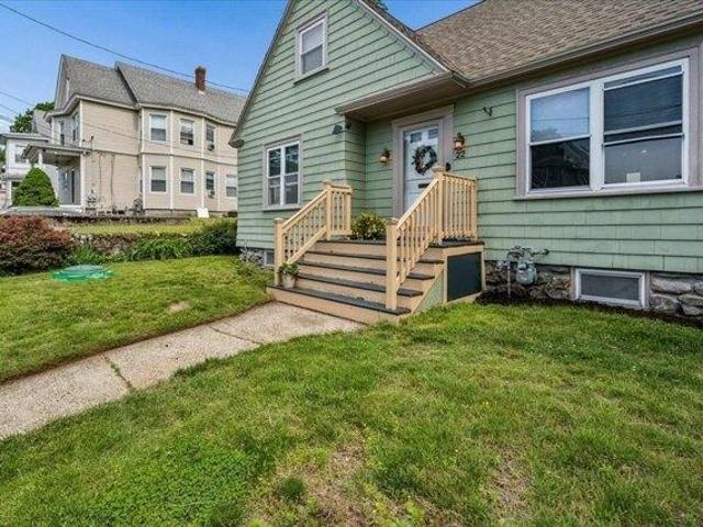 house with 4 bedroom, Methuen MA ES103127653