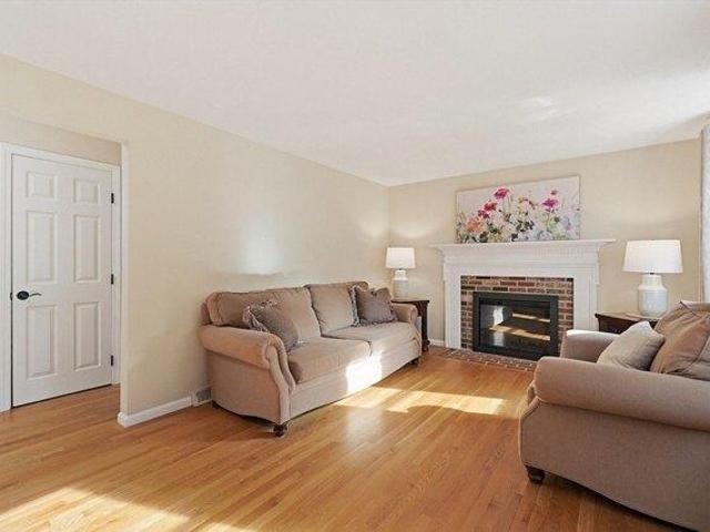 house with 4 bedroom, Methuen MA ES103664796