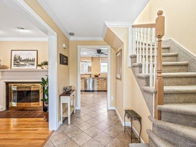 house with 4 bedroom, Mineola NY DLS101801738