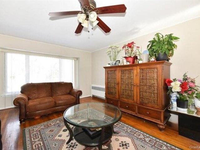 house with 4 bedroom, Mineola NY DS103620806