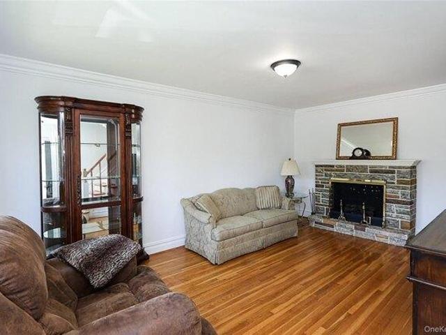 house with 4 bedroom, Mineola NY ES104922030