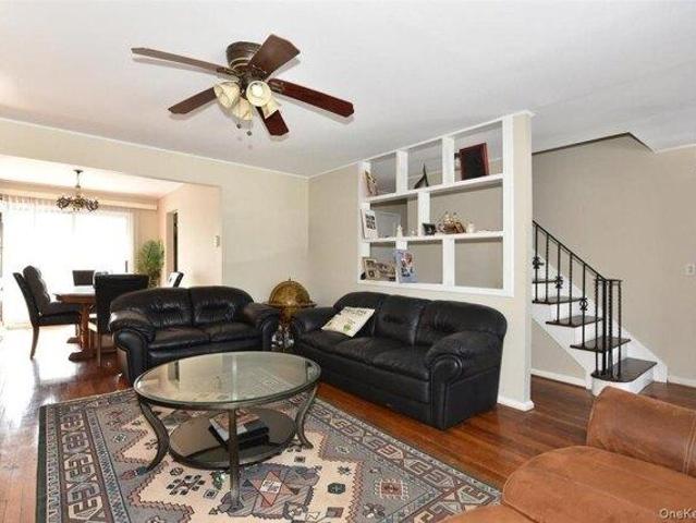 house with 4 bedroom, Mineola NY ES103620806
