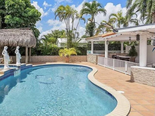 house with 4 bedroom, Miami FL DLS100973558