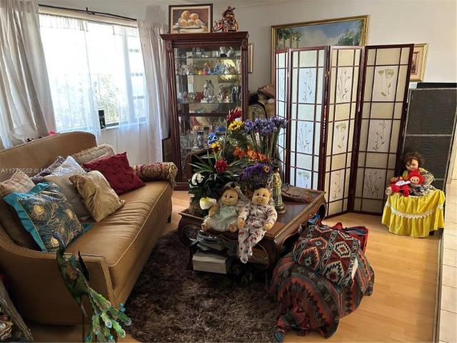 house with 4 bedroom, Miami FL FL DLS102243944