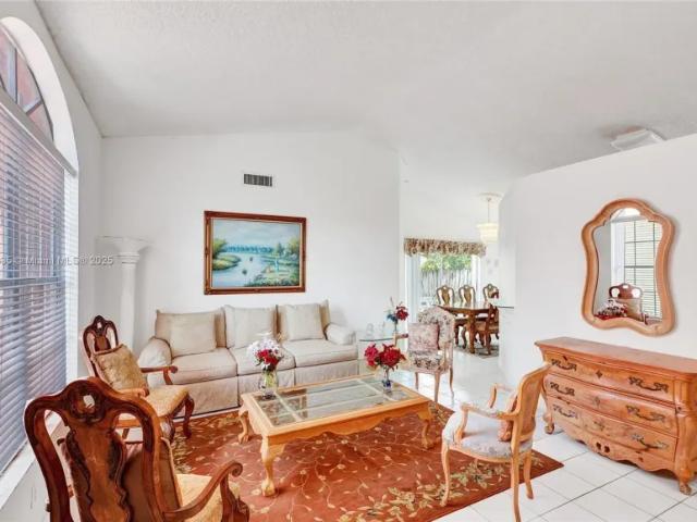 house with 4 bedroom, Miami FL FL DS102397525