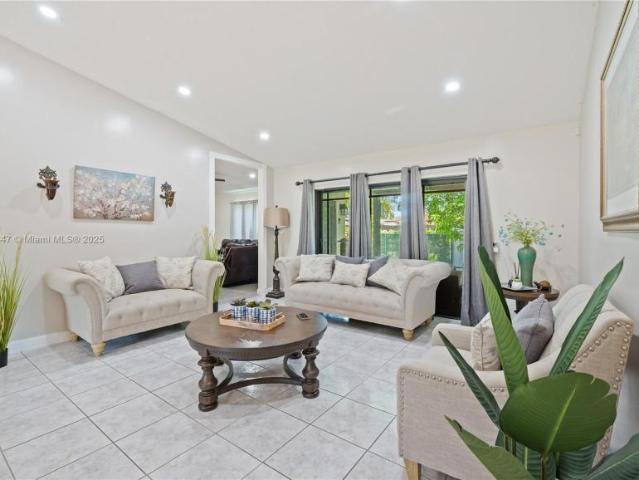 house with 4 bedroom, Miami Fl FL DS102660226