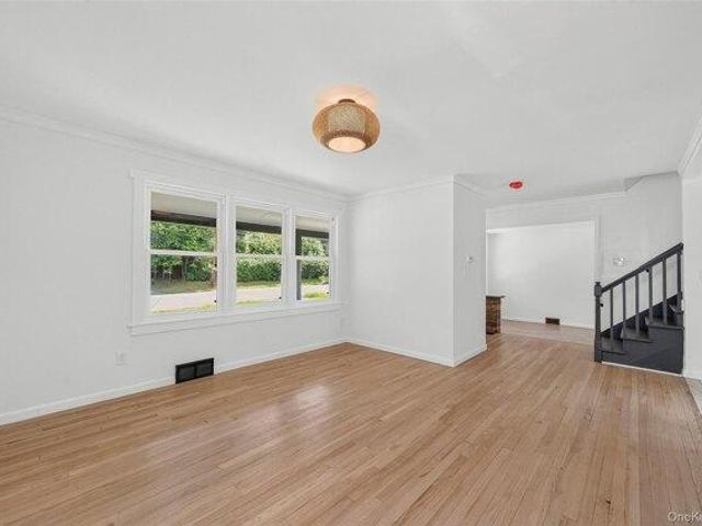 house with 4 bedroom, Middletown NY ES104921012