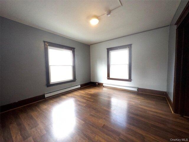 house with 4 bedroom, Middletown NY ES105191220
