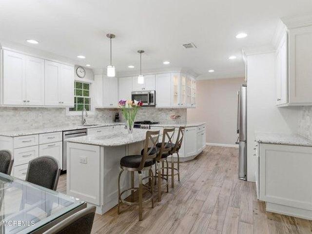 house with 4 bedroom, Middletown NJ ES105156952