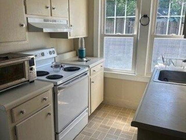 house with 4 bedroom, Middletown CT ES104299573