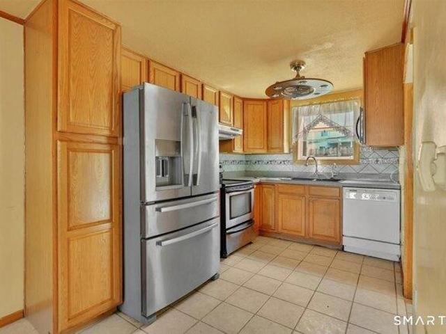 house with 4 bedroom, Middletown CT ES105125506