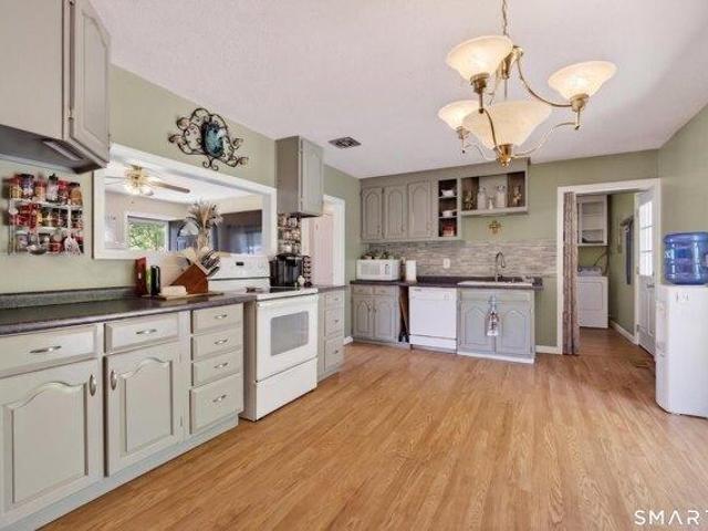house with 4 bedroom, Middletown CT ES103160831