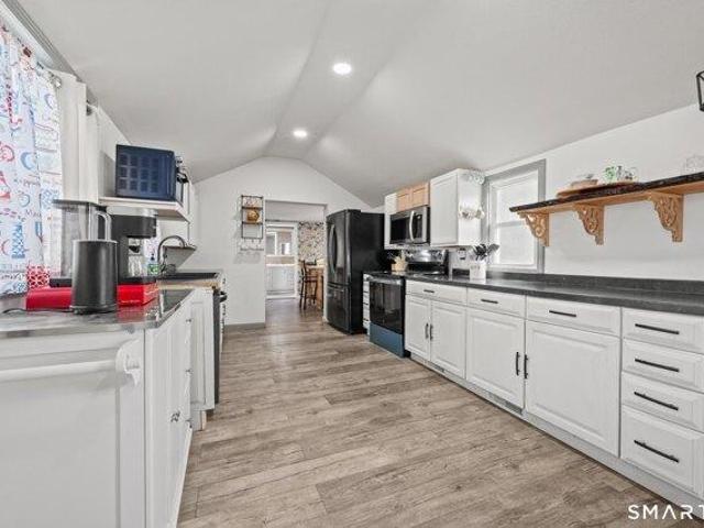 house with 4 bedroom, Middletown CT ES103163123