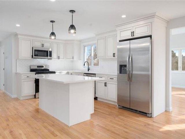 house with 4 bedroom, Middletown RI DS102344539