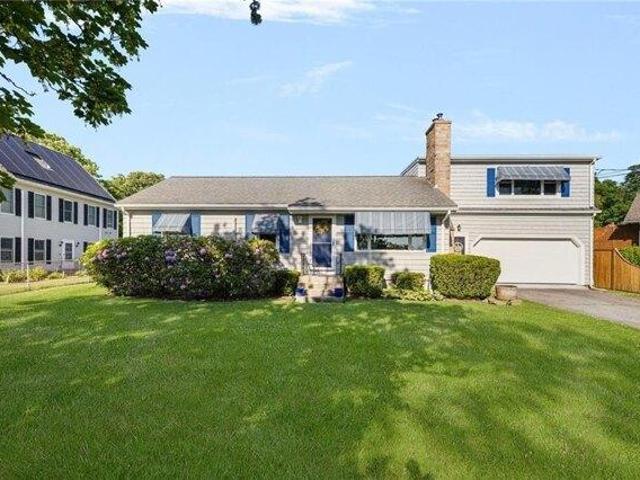 house with 4 bedroom, Middletown RI DS103666992
