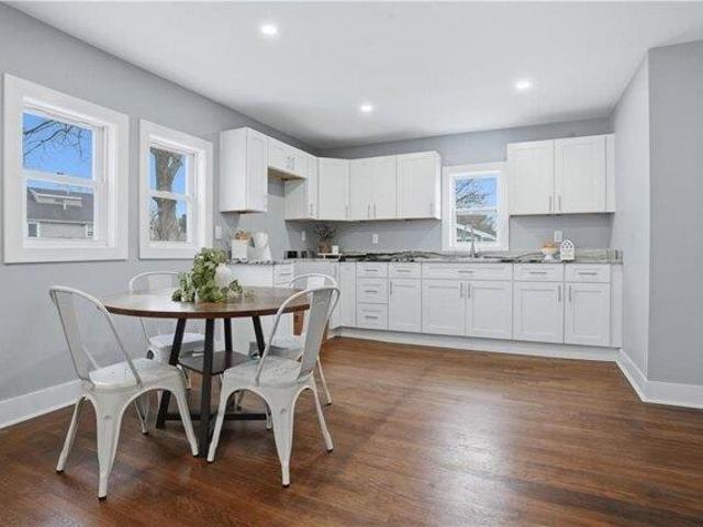 house with 4 bedroom, Middletown RI ES104010379