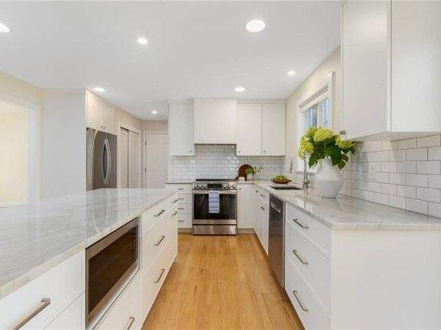 house with 4 bedroom, Middletown RI ES104264836