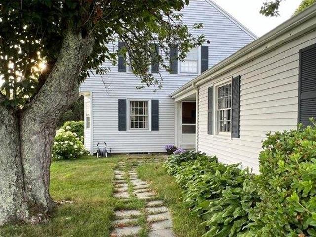 house with 4 bedroom, Middletown RI ES104905899