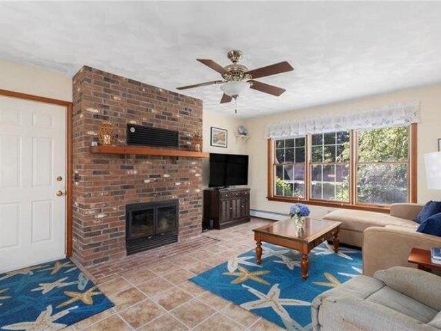 house with 4 bedroom, Middletown RI ES104919855