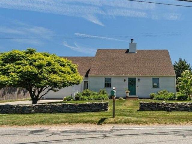 house with 4 bedroom, Middletown RI ES105125070