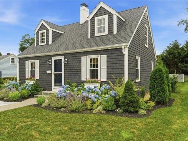 house with 4 bedroom, Middletown RI ES105126606