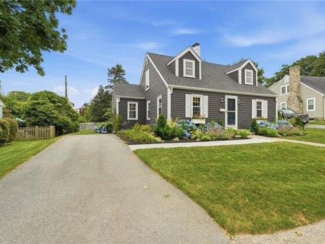 house with 4 bedroom, Middletown RI ES105156457