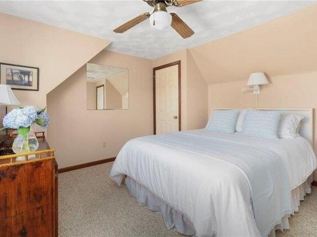 house with 4 bedroom, Middletown RI ES105192887