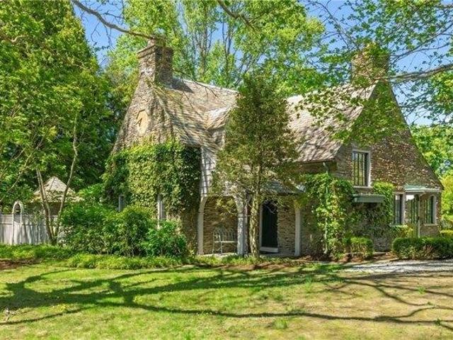 house with 4 bedroom, Middletown RI ES105207773
