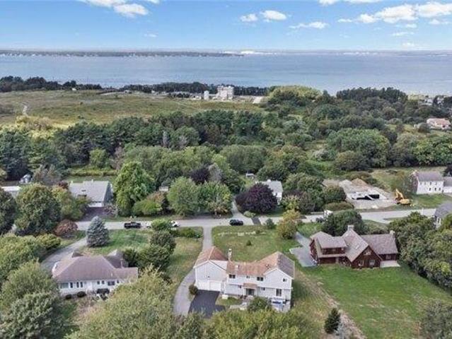 house with 4 bedroom, Middletown RI ES102825504