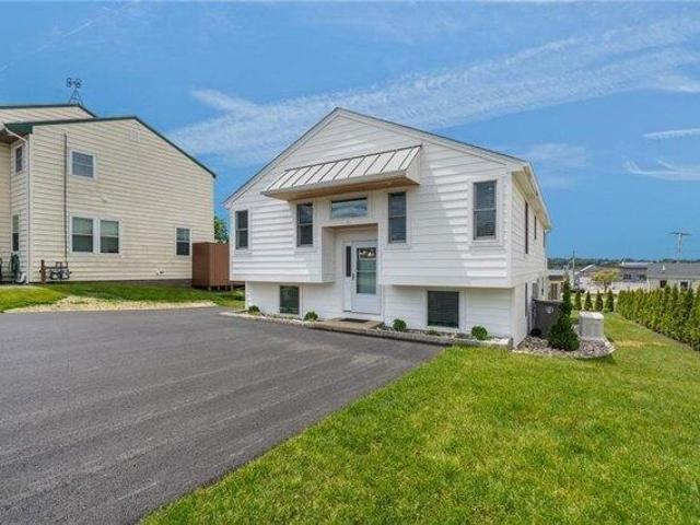 house with 4 bedroom, Middletown RI ES103162992