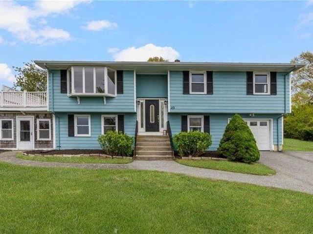 house with 4 bedroom, Middletown RI ES103664012
