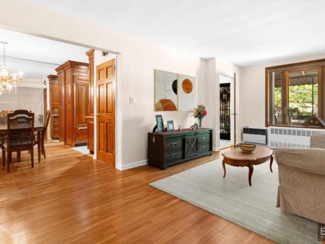 house with 4 bedroom, MIDDLE VILLAGE NY ES103158231