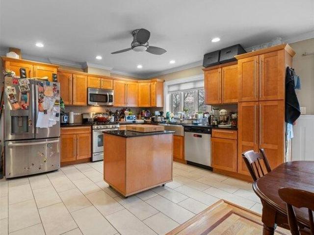 house with 4 bedroom, Middle Village NY ES105204990