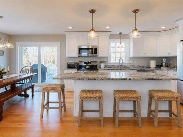 house with 4 bedroom, Middleboro MA DS104297657