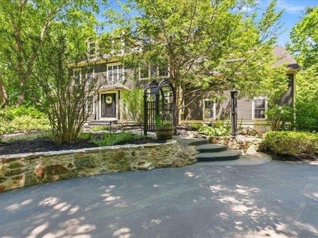 house with 4 bedroom, Middleboro MA DS103222813