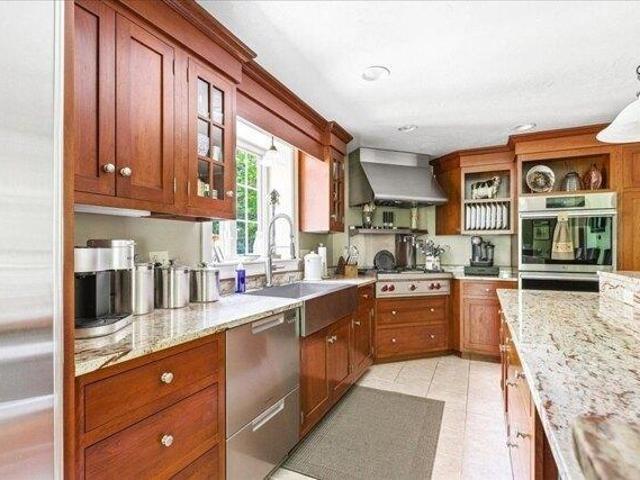 house with 4 bedroom, Middleboro MA ES104853045
