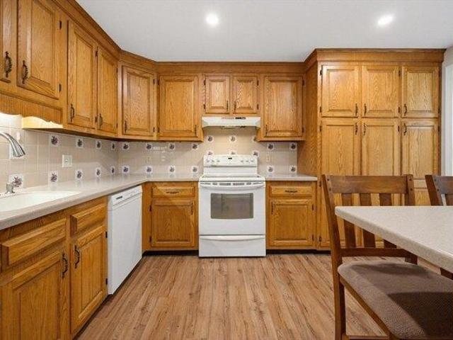 house with 4 bedroom, Middleboro MA ES104904052