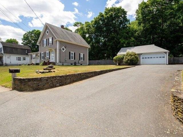 house with 4 bedroom, Middleboro MA ES105125438